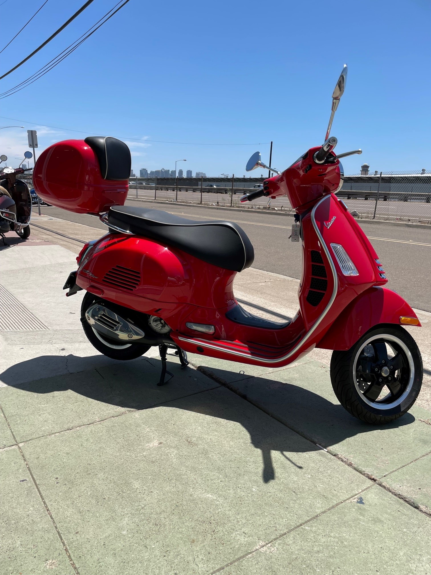 2020-red-gts-hpe-107-miles-top-case-side | San Diego Scooters | Vespa ...
