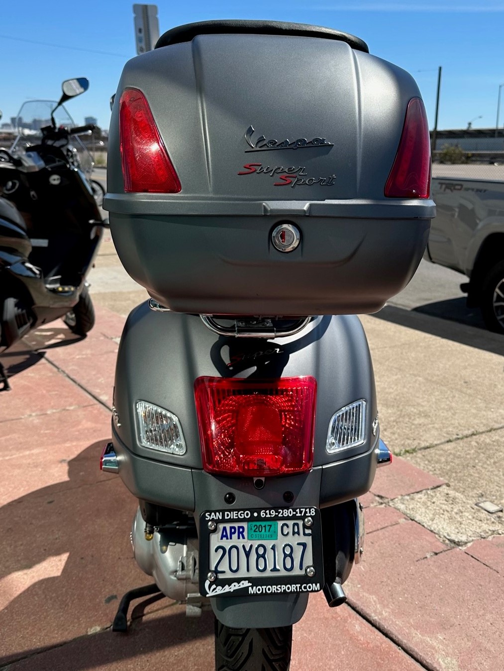TIT5 | San Diego Scooters | Vespa | Genuine | Piaggio